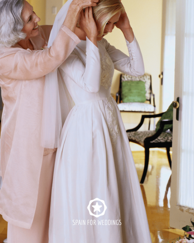 WHAT MAKES THE ULTIMATE MOTHER-OF-THE-BRIDE CHECKLIST? - Spain4Weddings